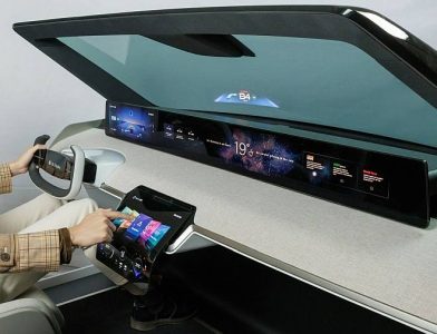 LG Showcase Foldable 8-Inch OLED And Flexible Displays In Cars